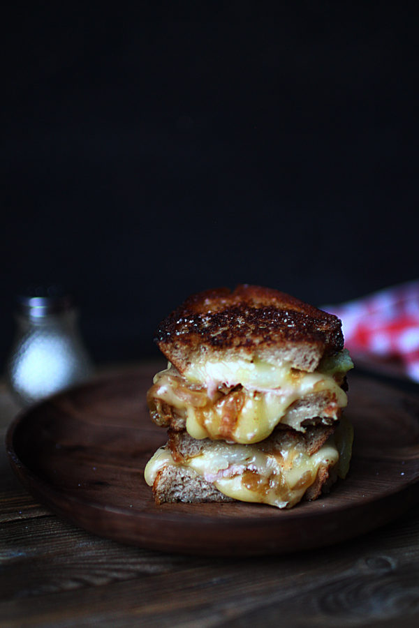 Croque-raclette aux oignons | Royal Chill - blog cuisine, voyage et ...