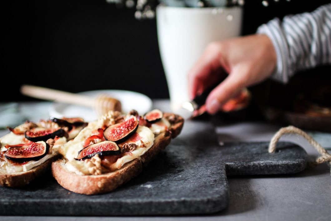 Toasts aux figues, brie, bacon et noix | Royal Chill - blog cuisine ...