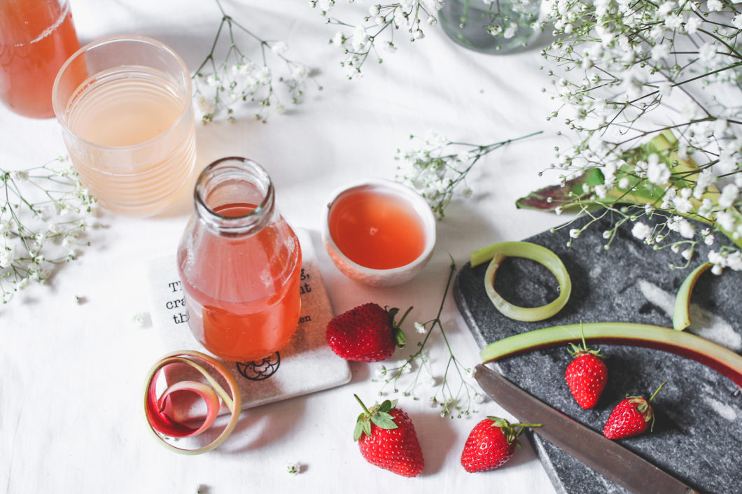 Sirop maison, à la fraise et à la rhubarbe | Royal Chill - blog cuisine ...