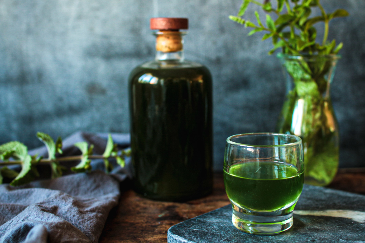 Comment faire de la liqueur de menthe ? La recette facile ! | Royal ...