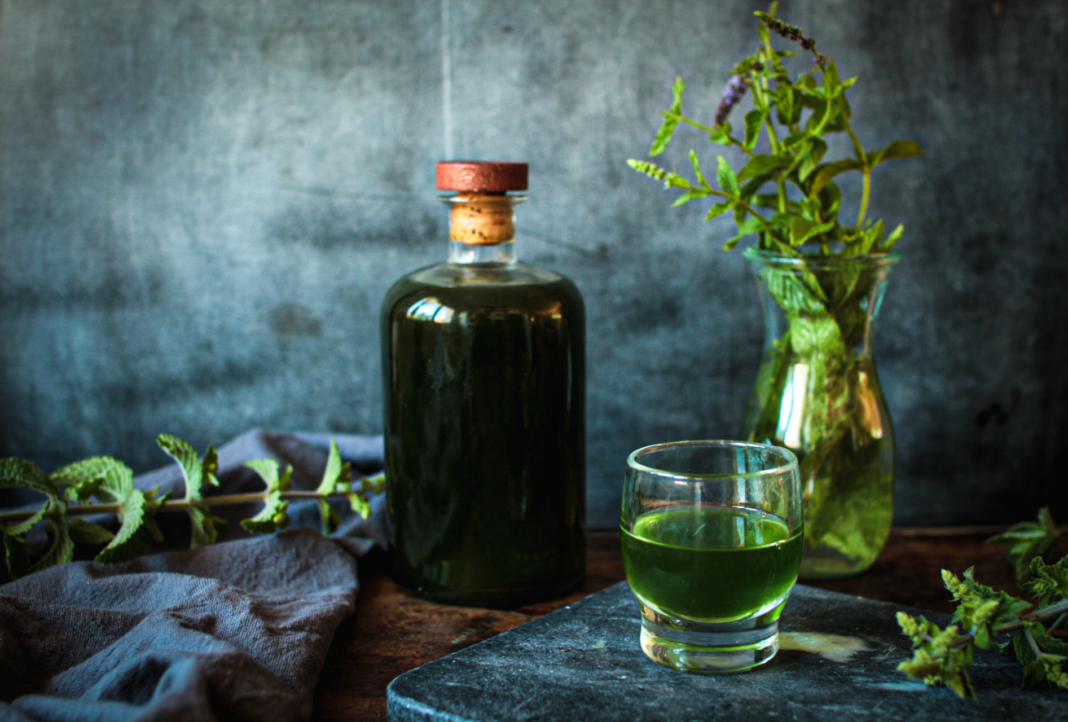 Comment faire de la liqueur de menthe ? La recette facile ! | Royal ...
